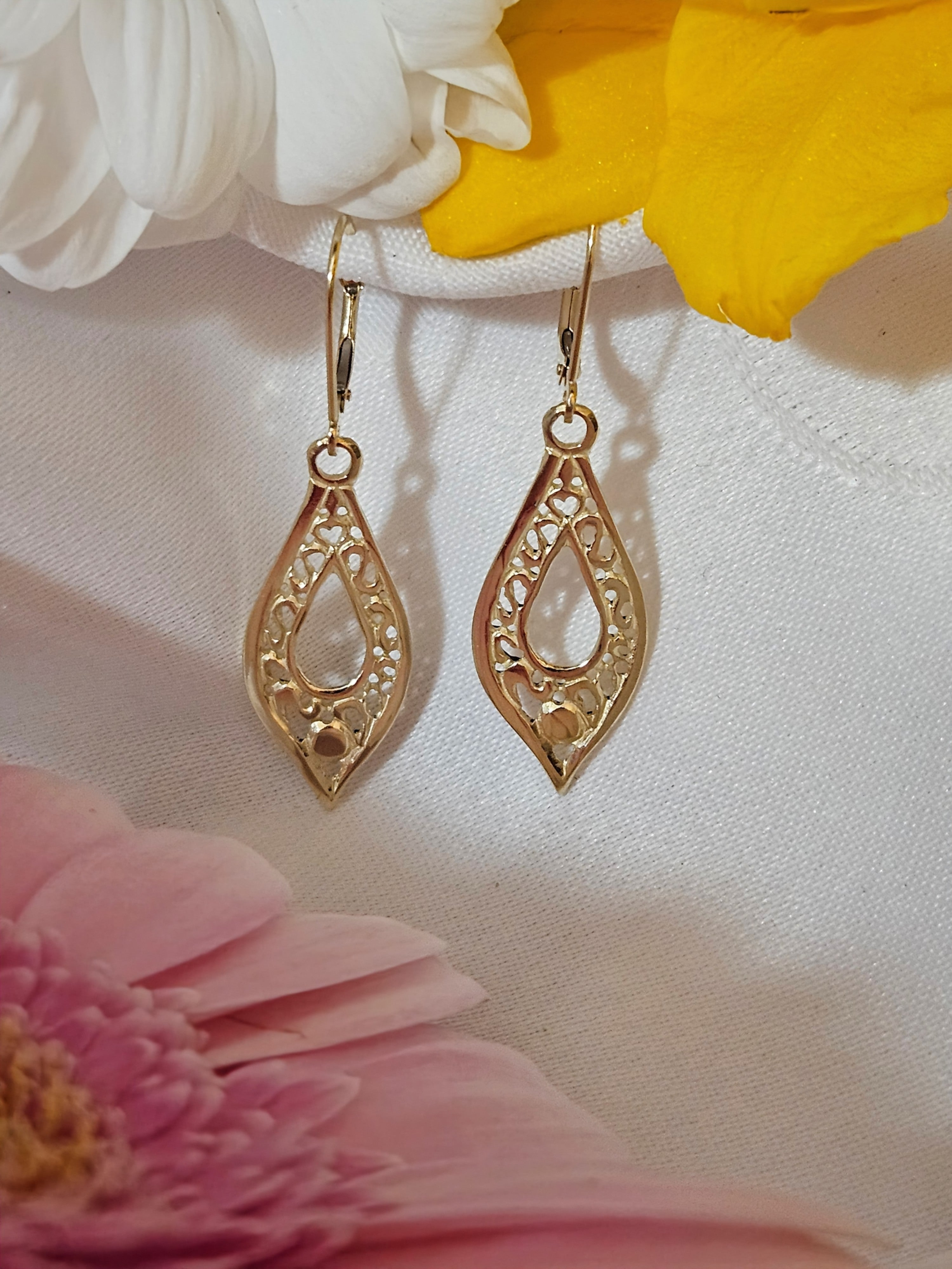 Teardrop Silhouette – Delicate Touch Handcrafted Jewellery